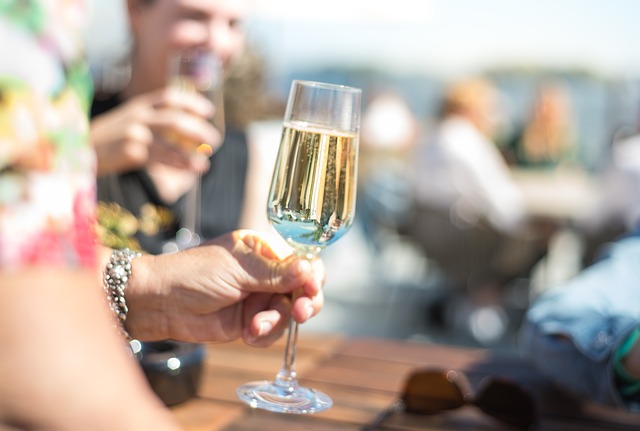 True Colours Cava Limited Edition – perfekt till midsommarfesten ...